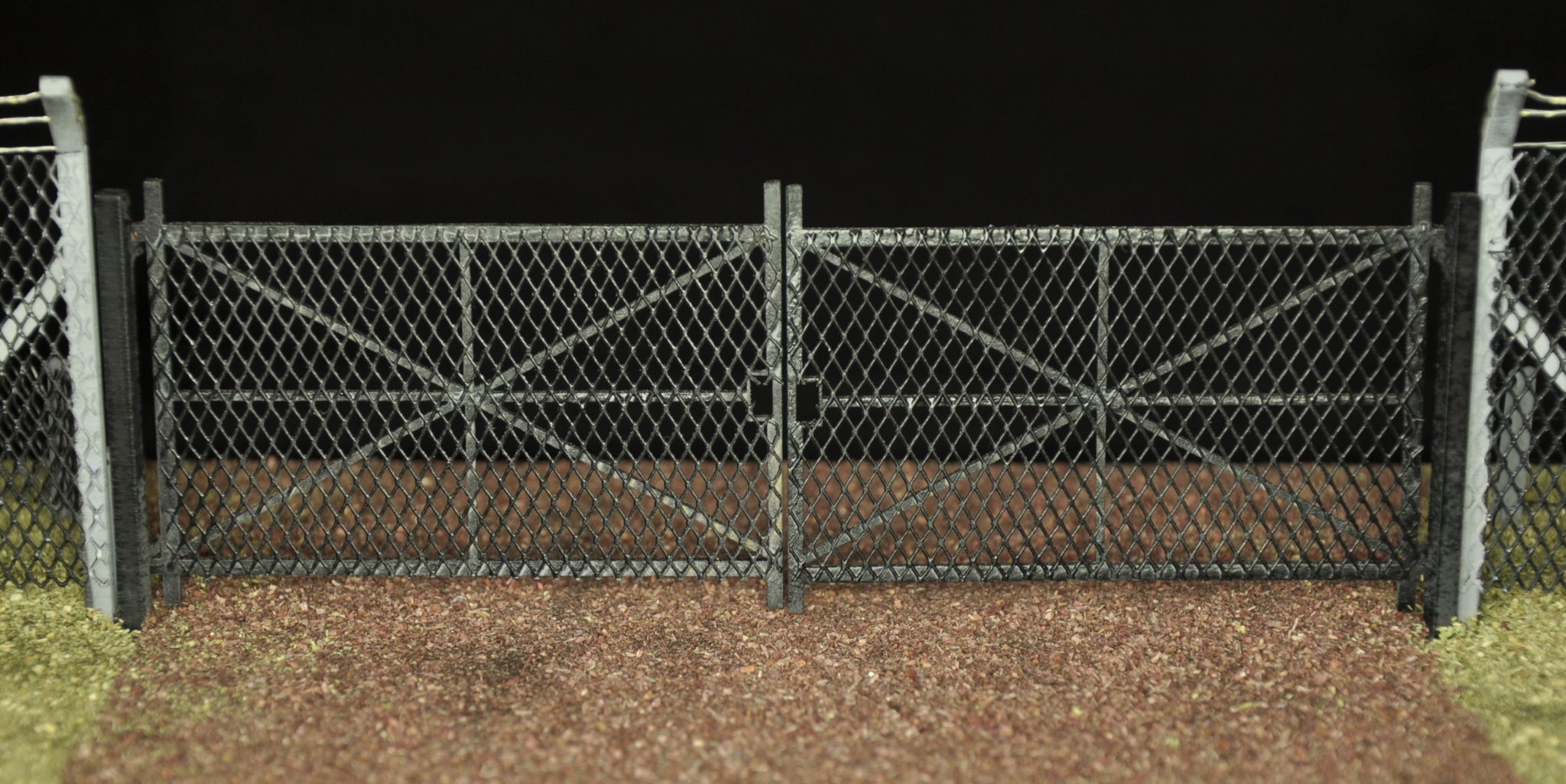 KS330103: O Scale Double Gates - Intentio